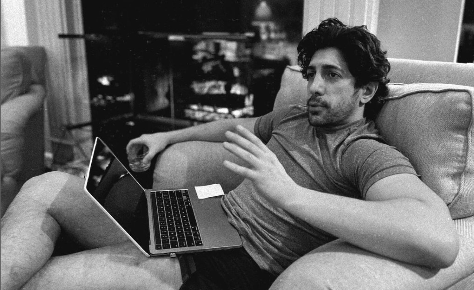 He Shares the Happiest Moments in People's Lives While Traveling Through Every Country