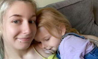 Quick-thinking 4-year-old Girl Uses Alexa to Call for Help as Mom ...