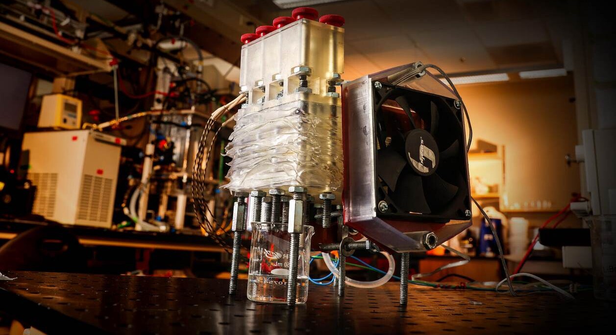 Scientists Perfecting New Way to Turn Desert Air into Water at Much ...