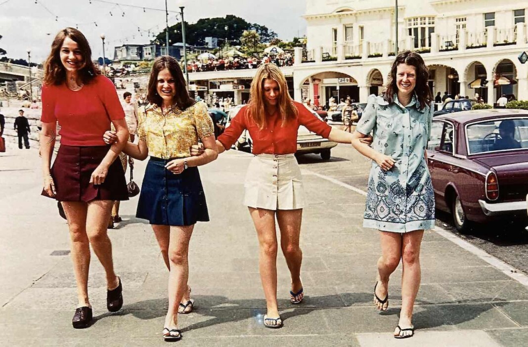 Four Girlfriends Recreate Photo From Their First Fun-Loving Vacation 50 Years Ago