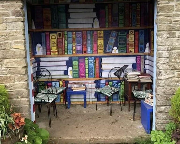 The UK’s Cutest Bus Stop Has Been Decorated By Locals With Quirky ...