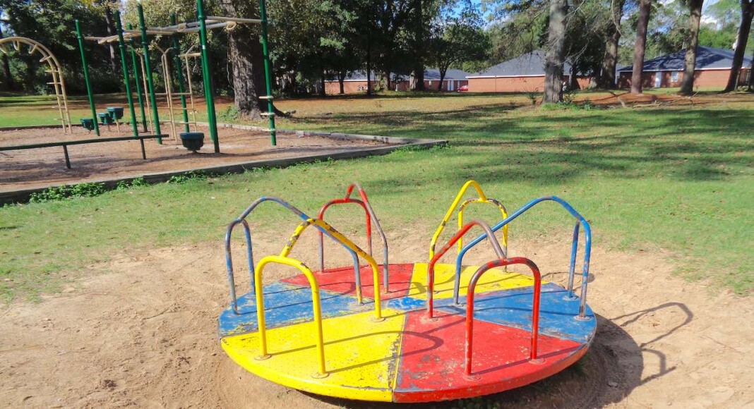 Dutch Bringing Back Risky Play–in Parks Where Kids Climb, Sword-fight ...