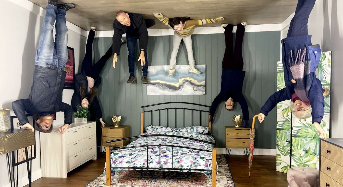 New Upside Down House Opens – Take Fabulous Photos And Walk on the ...