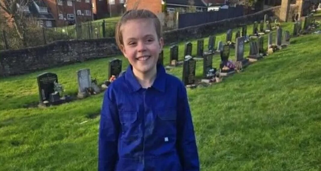 Boy Who Offers Tombstone Cleaning Services Wins National Attention And ...