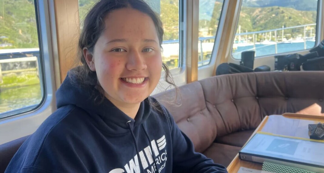 Teen Girl Battles Jellyfish to Complete 27-mile Swim–May Soon Be ...