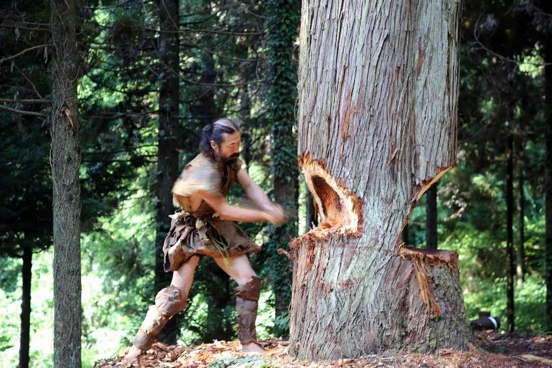 Scientists Use Stones to Build Canoe Like Their Ancestors and Sailed it ...
