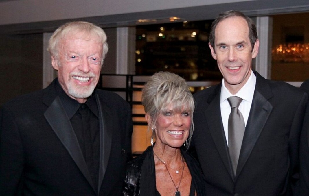 Nike Co-Founder Phil Knight Gifts Record $2 Billion to US University ...