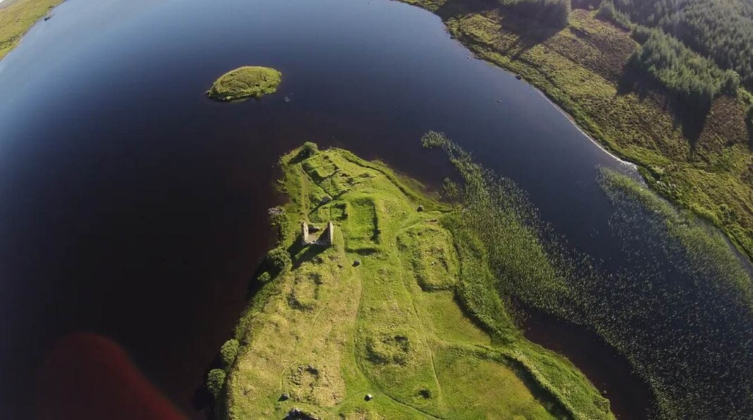 Scotland May Have Had a Western King–A Forgotten Medieval Island Castle ...