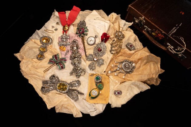 Concealed for 100 Years by Empress Who Defied Hitler, Royal Jewels ...
