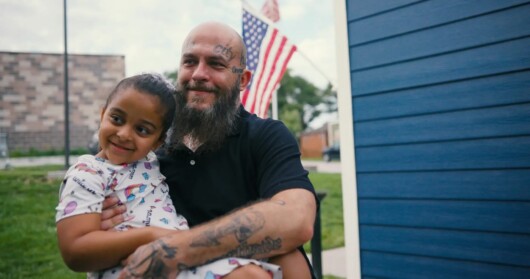 Gift of Tiny Home Reunites Veteran With His 2-yo Daughter Thanks to a ...