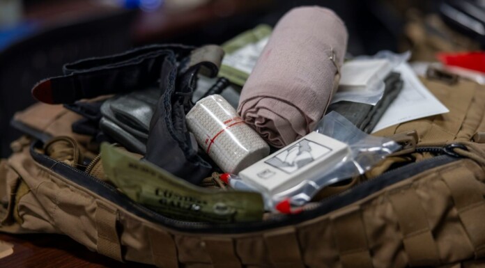 New Spray-on Powder Instantly Seals Life-Threatening Wounds in Battle ...